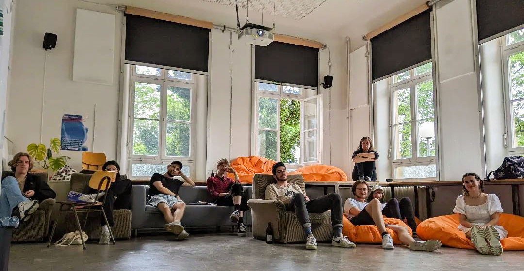 Drawing Club, Fotoclub, KinoKlub und SCHmerz – Merz Akademie