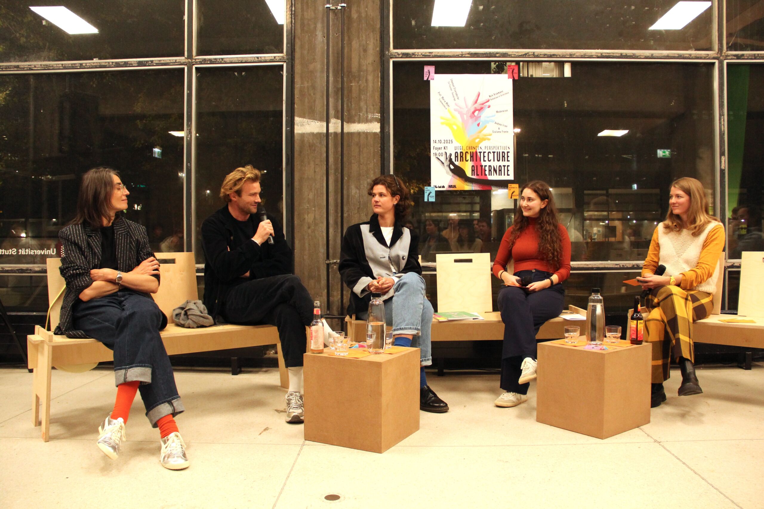 Prof. Maria Mohr auf dem Panel ArchitectureAlternate der Uni Stuttgart ...