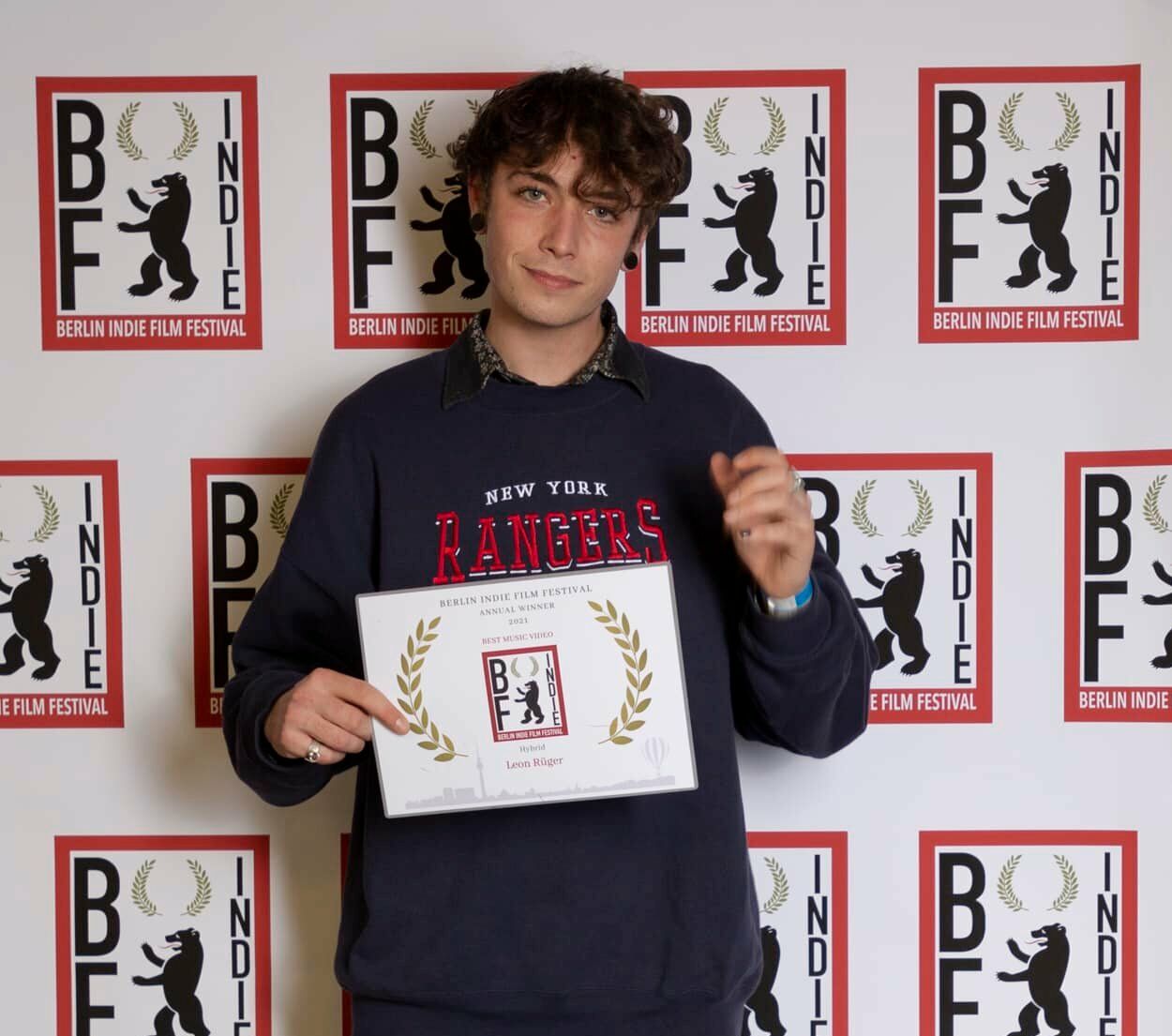 Best Music Video Annual Award for Leon Rueger – Merz Akademie